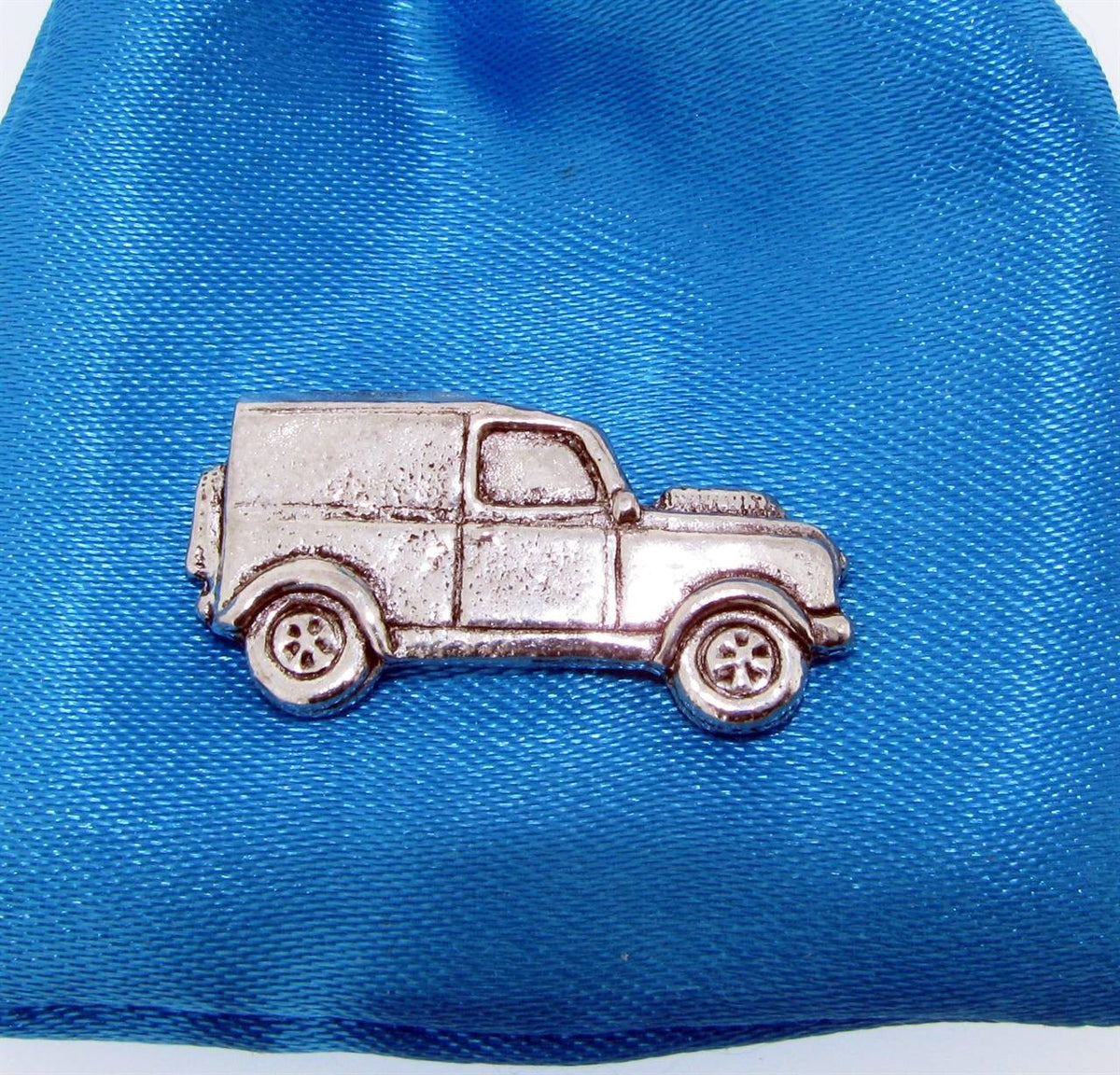 Land Rover Classic Car Pewter Pin Badge | The Great Yorkshire Shop